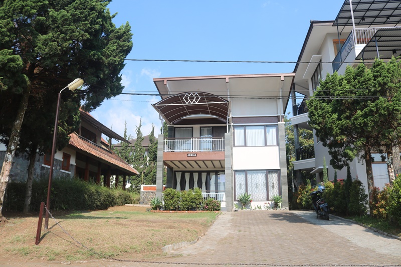 Villa Ariza Lembang 4 Kamar Private Pool Liburan Impian - PT Raja ...